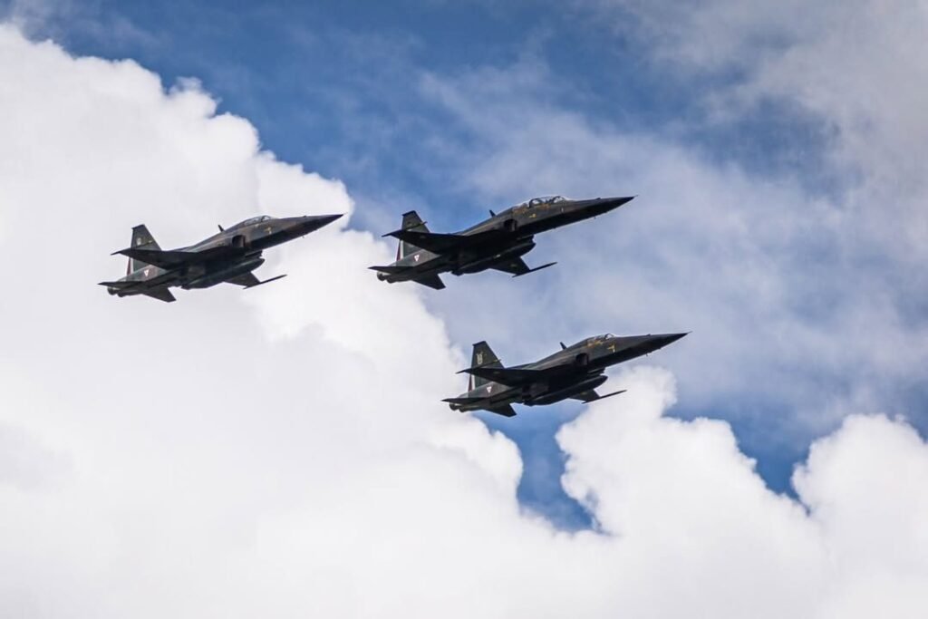Mexican Airspace Closes: SEDENA Deploys Fighter Jets and FAA Declares ...