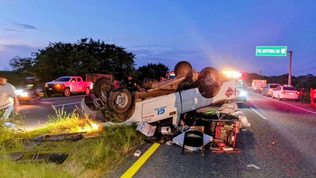 Construction Company Driver Dies in Rollover Crash on Chetumal-Bacalar ...